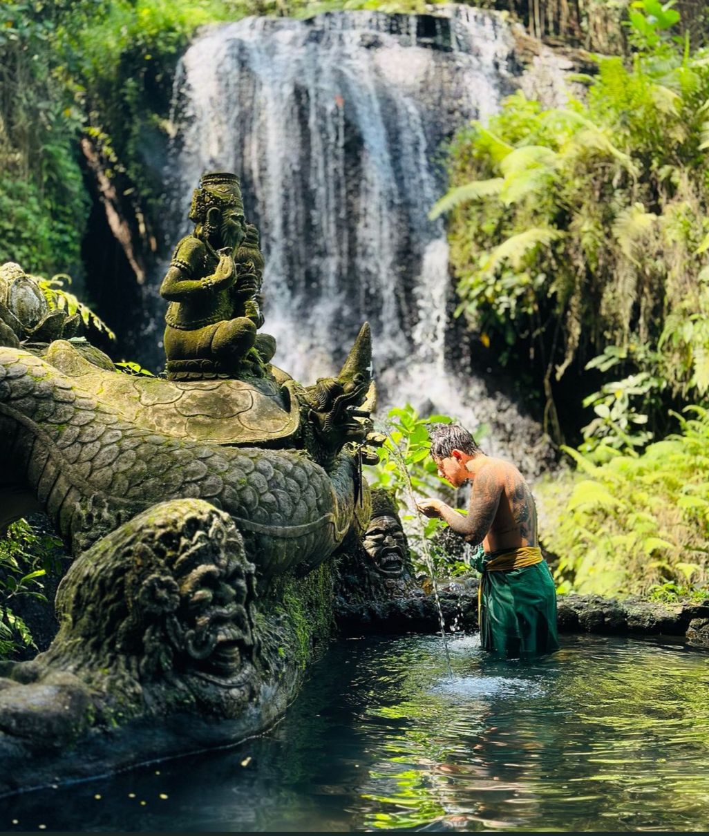 Taman Beji Griya Waterfall Bali - Travelnata