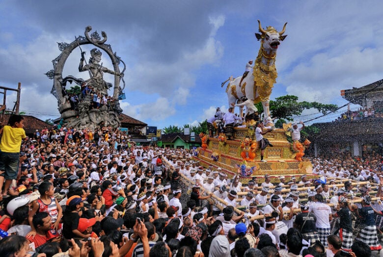 Ngaben Ceremony in Bali - Travelnata
