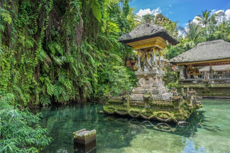 Visiting Gunung Kawi Temple - Travelnata